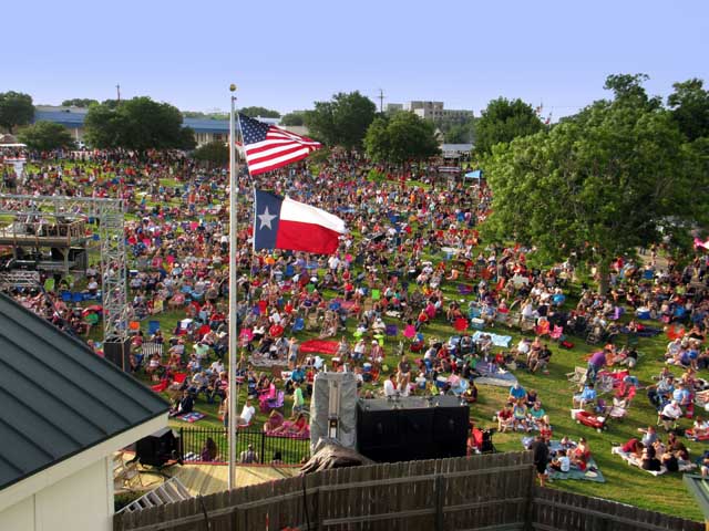 5 of the Best Ways to Enjoy Fall in Baytown | Tour Texas